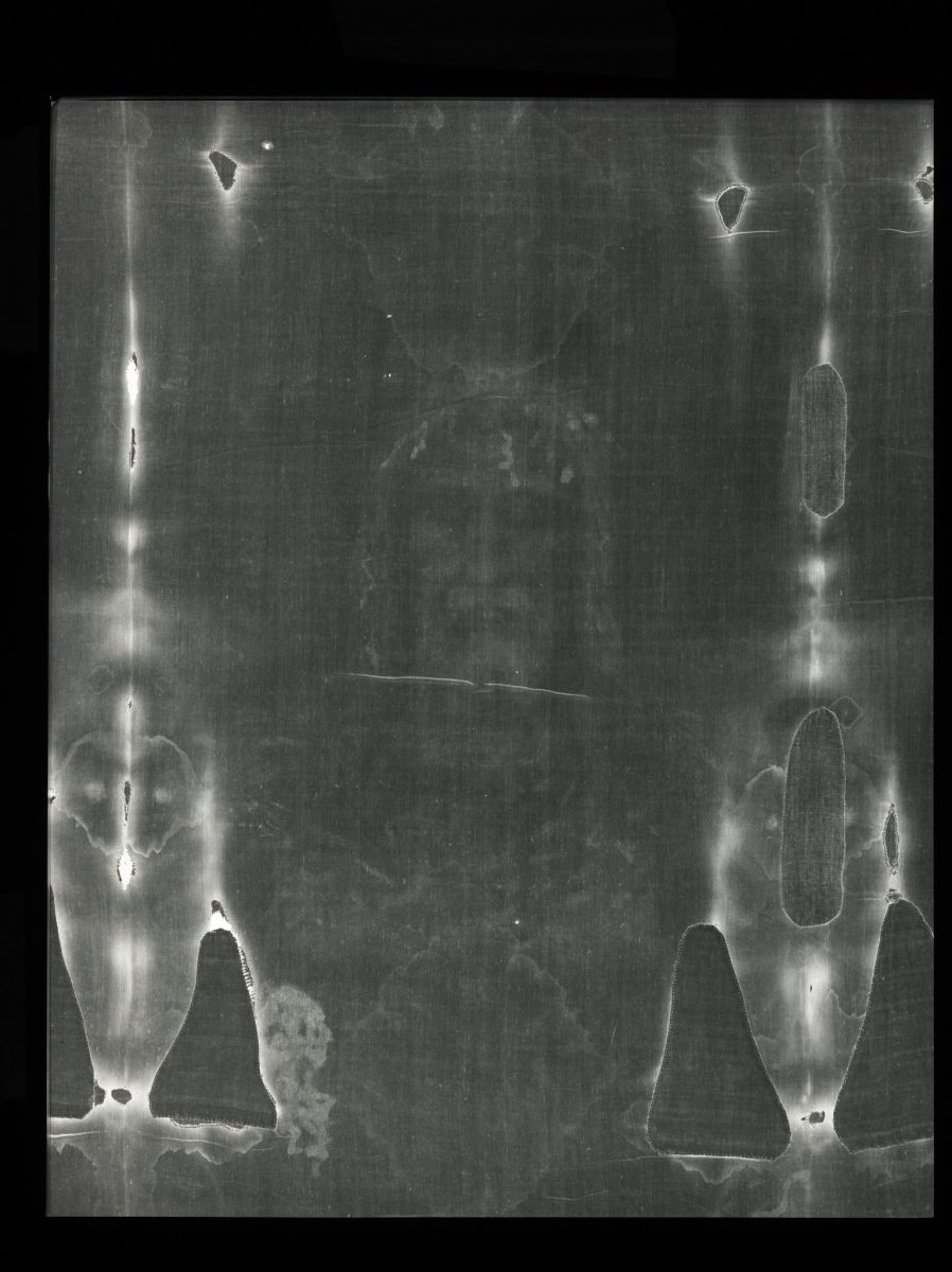 Des photos exceptionnelles du Saint-Suaire de Turin - Le Salon Beige